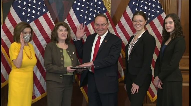 Rep. Tom Tiffany sworn in to U.S. House