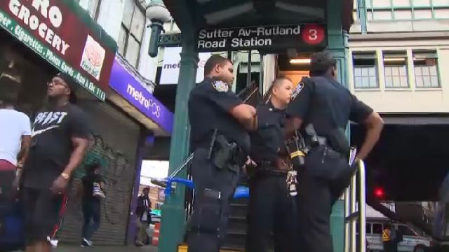Off-duty transit worker shot on Brooklyn subway