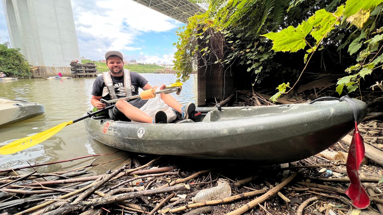 'Volunteer trashman' aims to get rid of plastic in Lake Erie