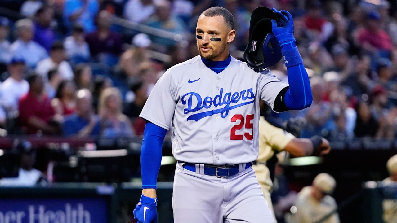 Dodgers manage just 5 hits in 6-4 loss to Diamondbacks