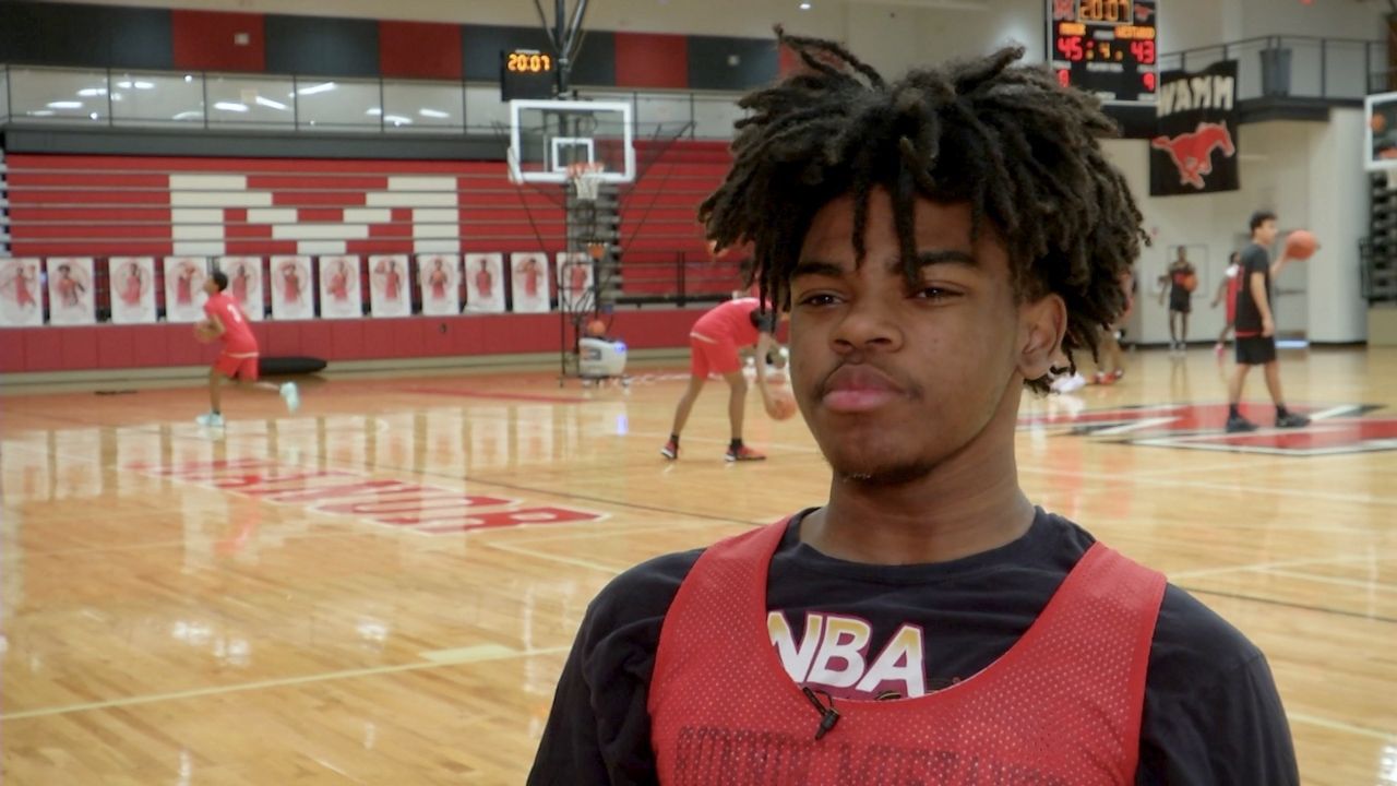 Ray Jackson III steps out of his dad's basketball shadow