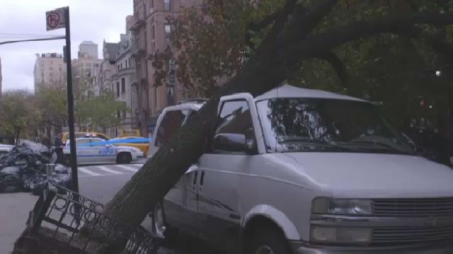 Wind Slams NYC as Gusts Top 40 MPH