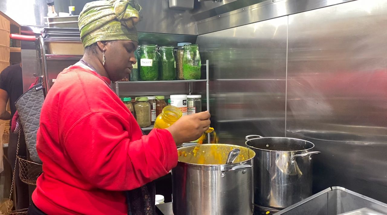 Milwaukee pay-what-you-can café combating food insecurity