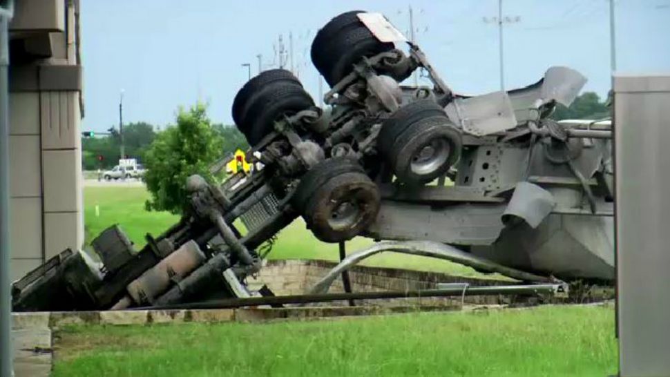 Overturned tanker truck snarls traffic in Leadner