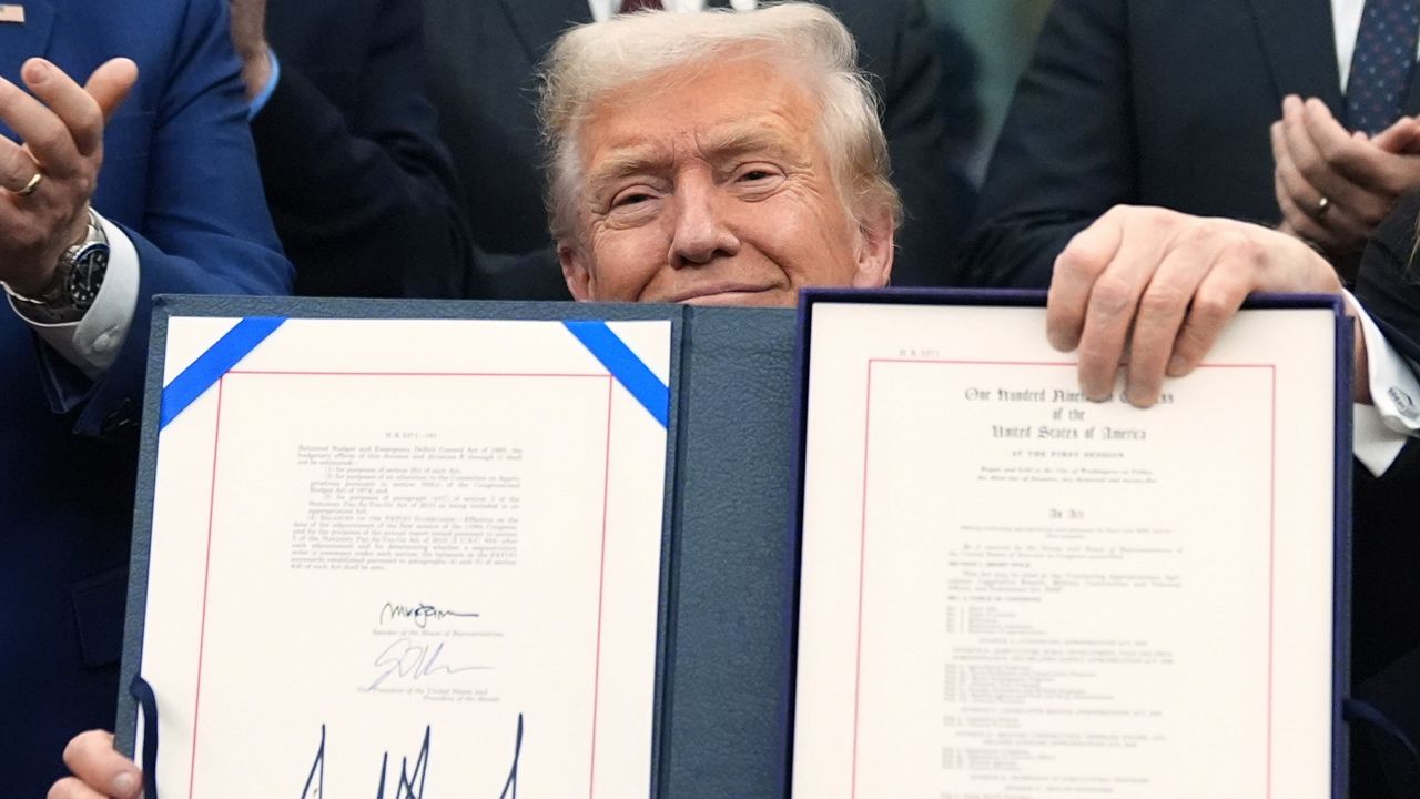 Federal government reopens, presidential pardons