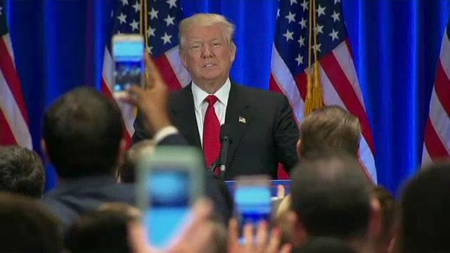 Donald Trump arremete contra Hillary Clinton Donald Trump arremete contra Hillary Clinton