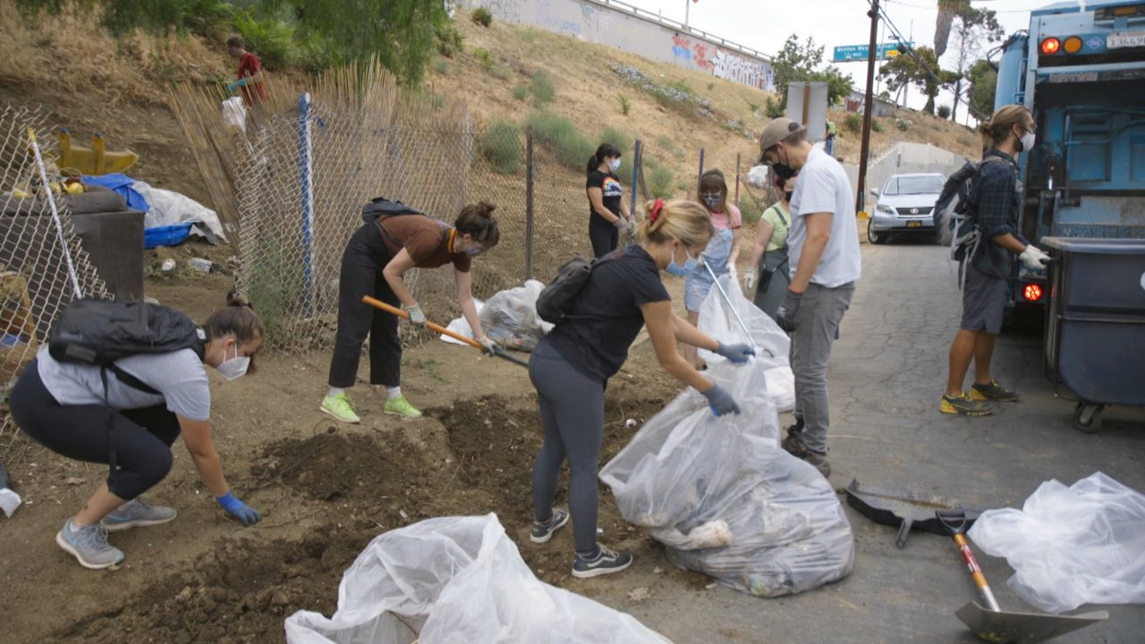 Echo Park Trash Club helping clean up neighborhoods