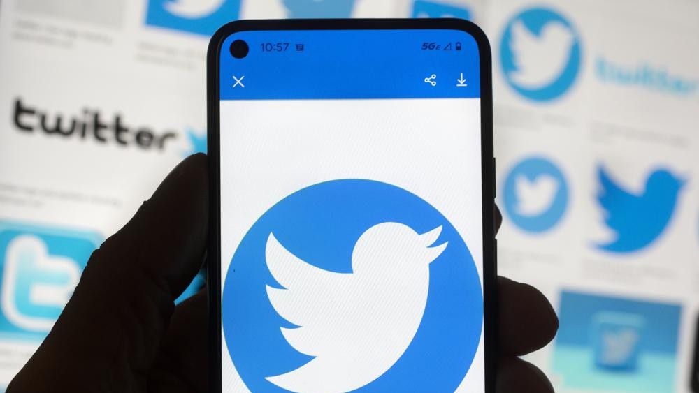 How Twitter Checkmark Changes Are Affecting Politics