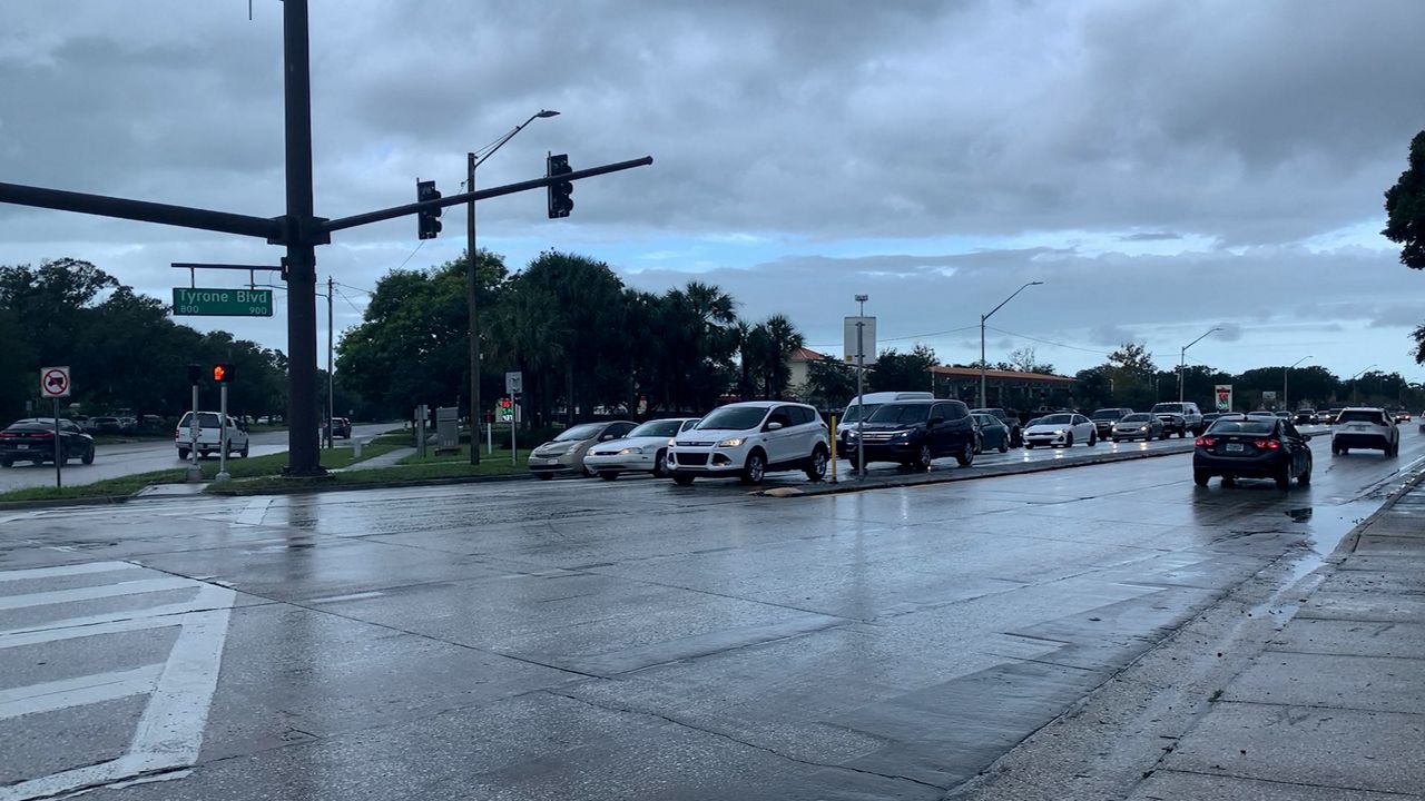 Short traffic light in St. Petersburg frustrates drivers
