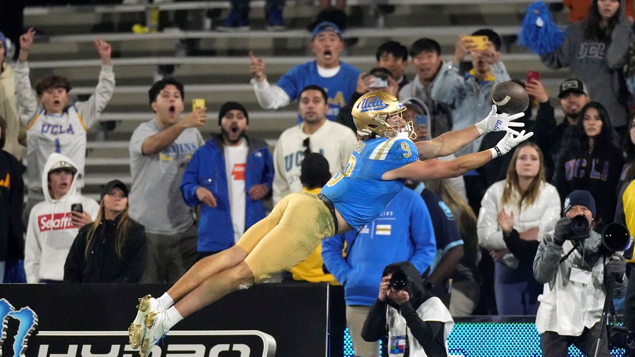 AP Top 25: No. 1 UGA leads unchanged top 5; Ducks, UCLA slip