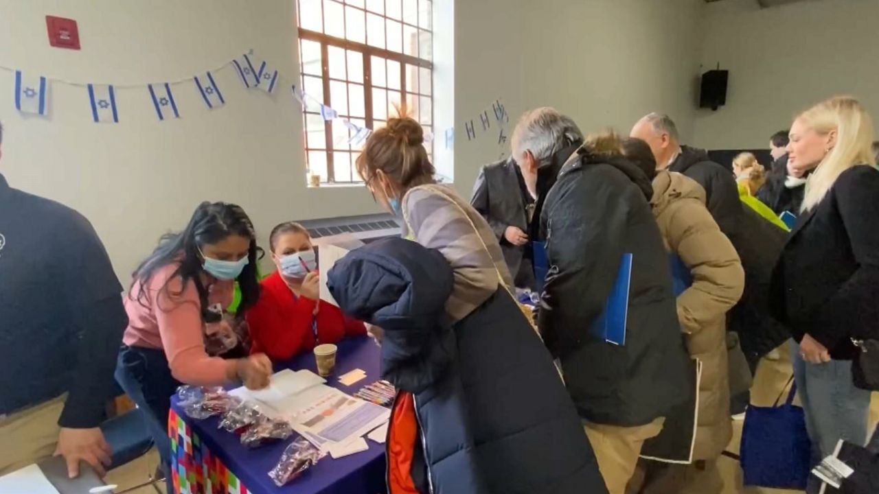 Hundreds of Ukrainian refugees attend job fair in Brooklyn