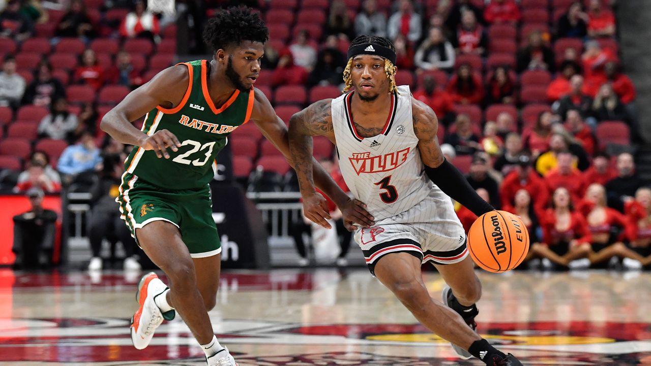 UofL's El Ellis enters NBA draft, but maintains eligibility