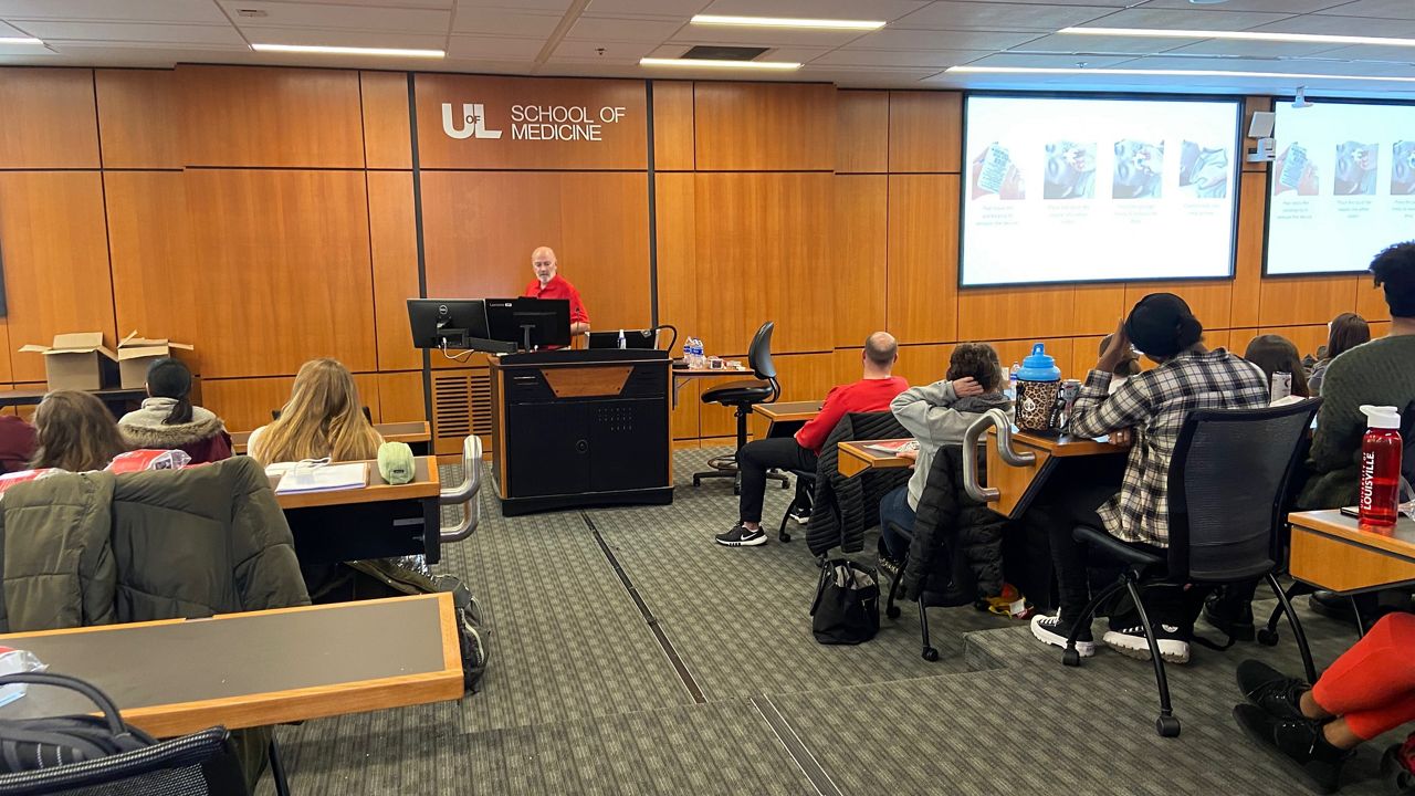 UofL medical students trained to reverse overdoses
