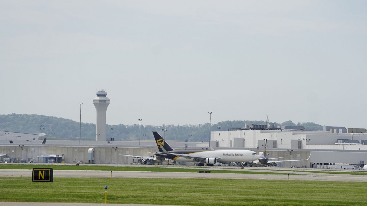 Close call at SDF causes UPS pilot to abort landing