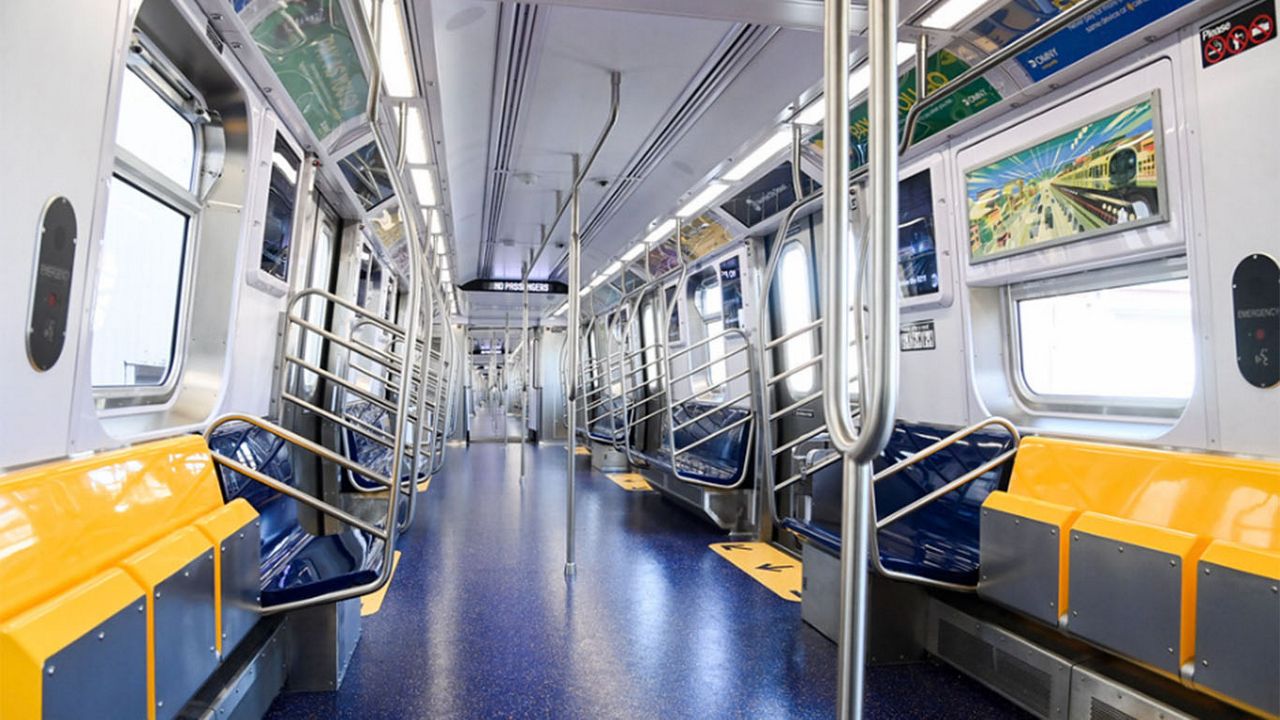 Circulan nuevos vagones del tipo R211 en línea A del metro