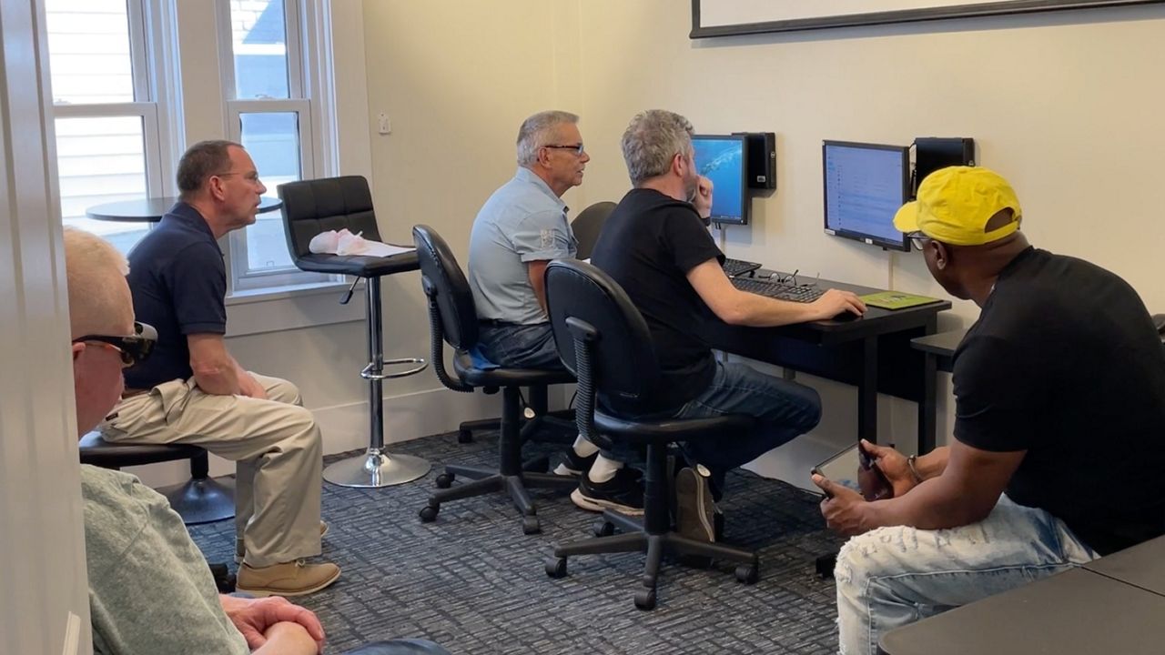 Veterans Outreach Center helping vets improve tech skills