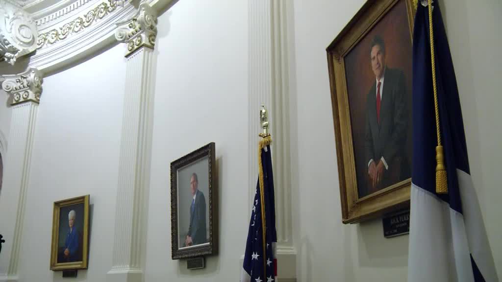 Portrait of Former Gov. Rick Perry Added to Texas Capitol Rotunda
