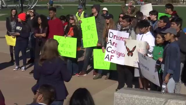 Dreamers, activists rally as Monday's DACA deadline looms