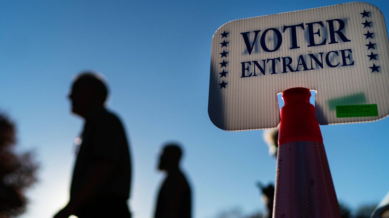 Experts predict low voter turnout despite long lines
