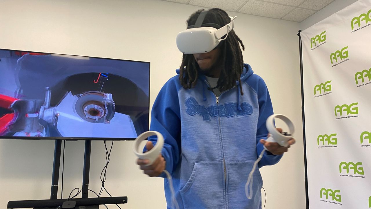 Automotive apprenticeship uses VR technology