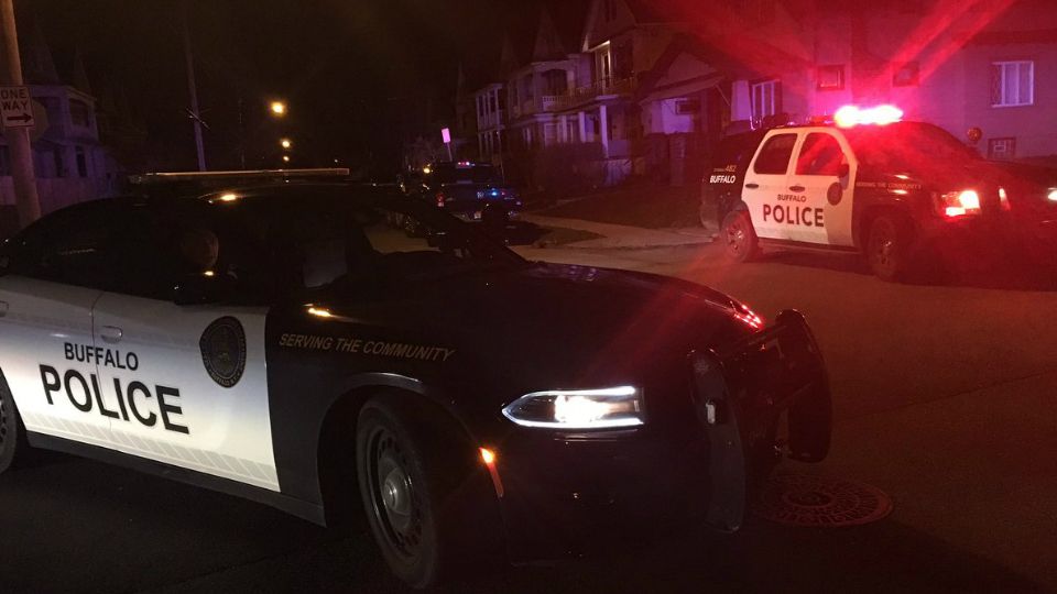 Buffalo SWAT team, Crisis Management Respond to Roesch Avenue