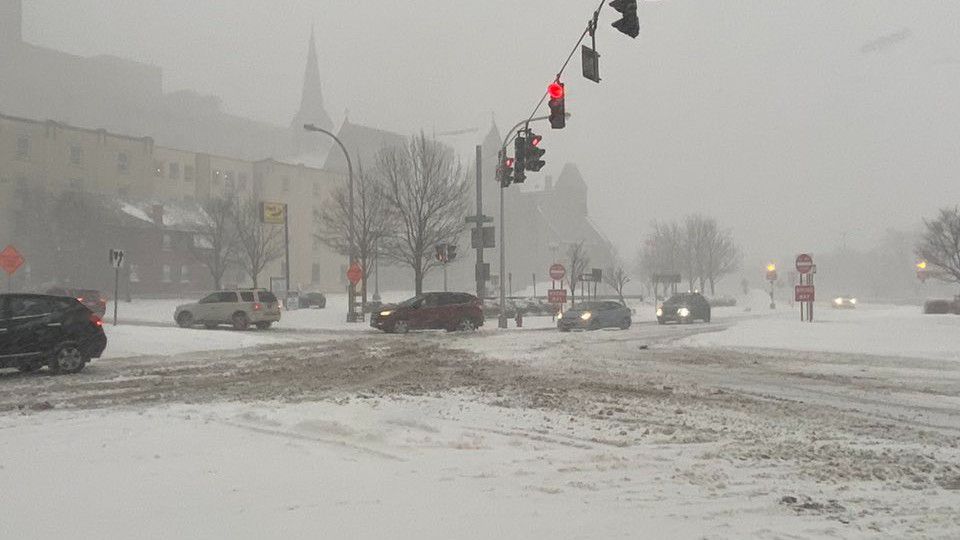 Lake-effect snow showers dump more snow in northeast Ohio