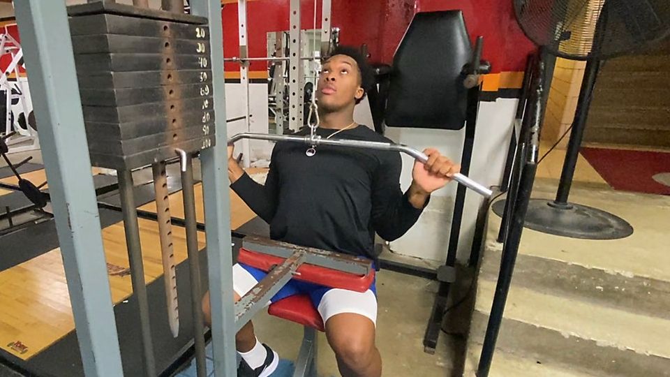 Cheektowaga's Jimmy Scott Picks Pitt Amid 22 D-I Offers