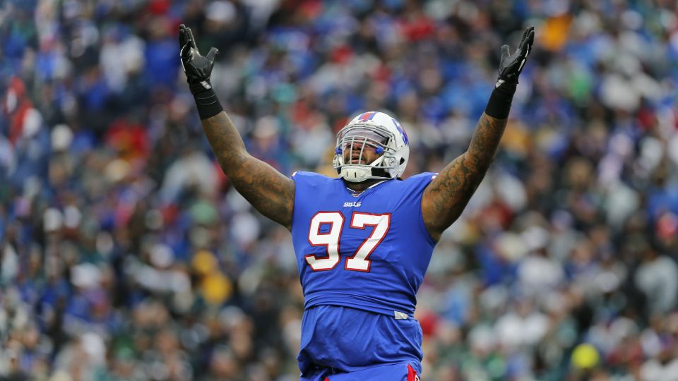 Bills bulk up by signing Jordan Phillips, Quinton Jefferson