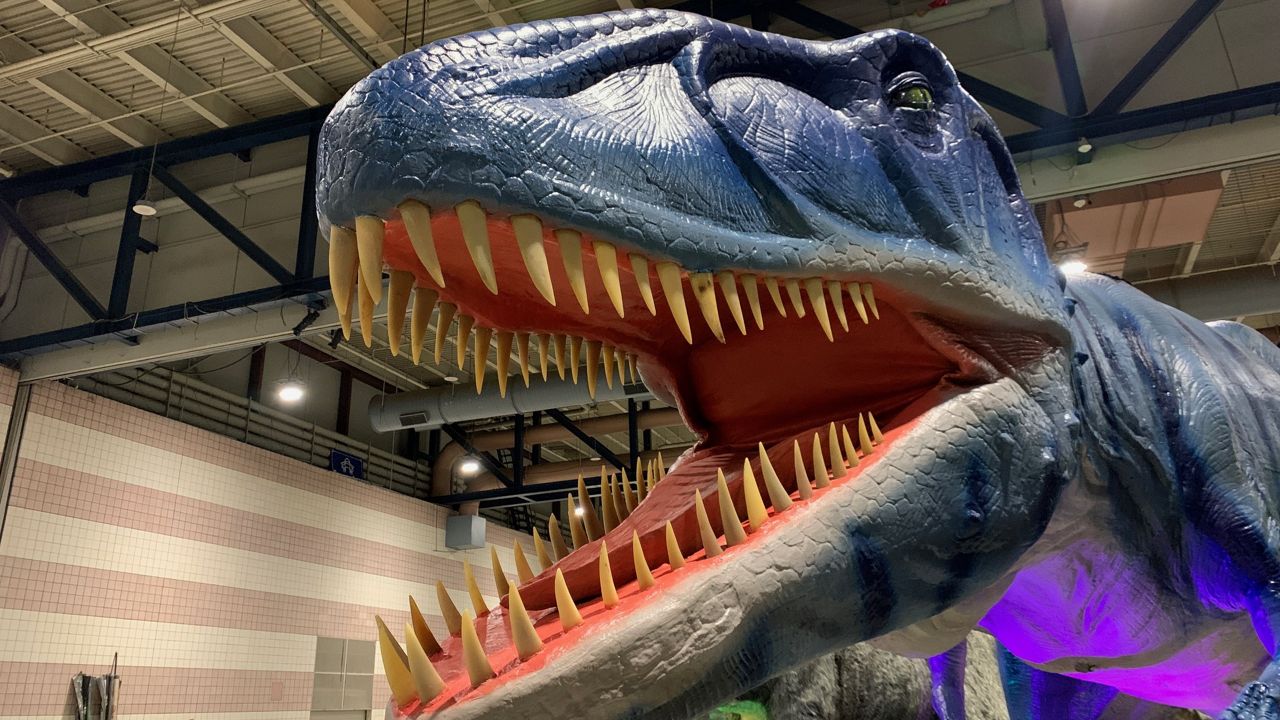 Animatronic life-size dinosaurs visit Rochester this weekend