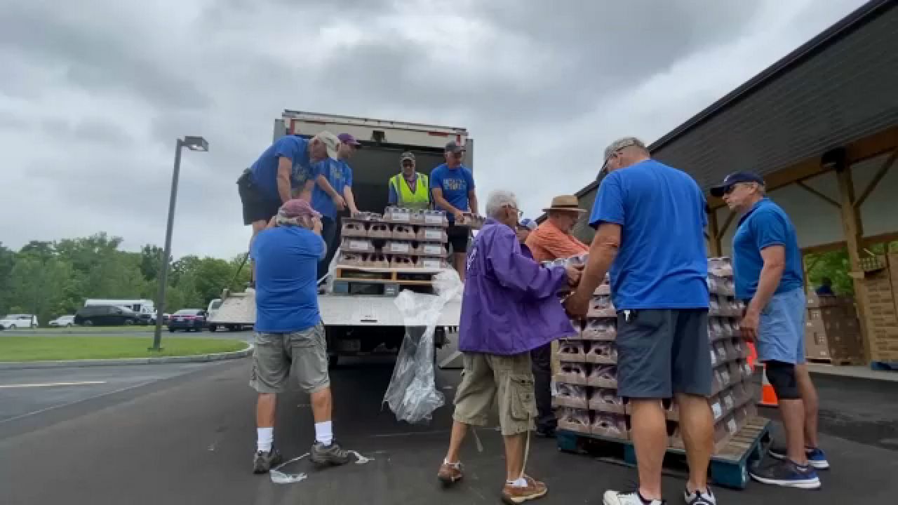 Volunteers in Geneva look to feed the community