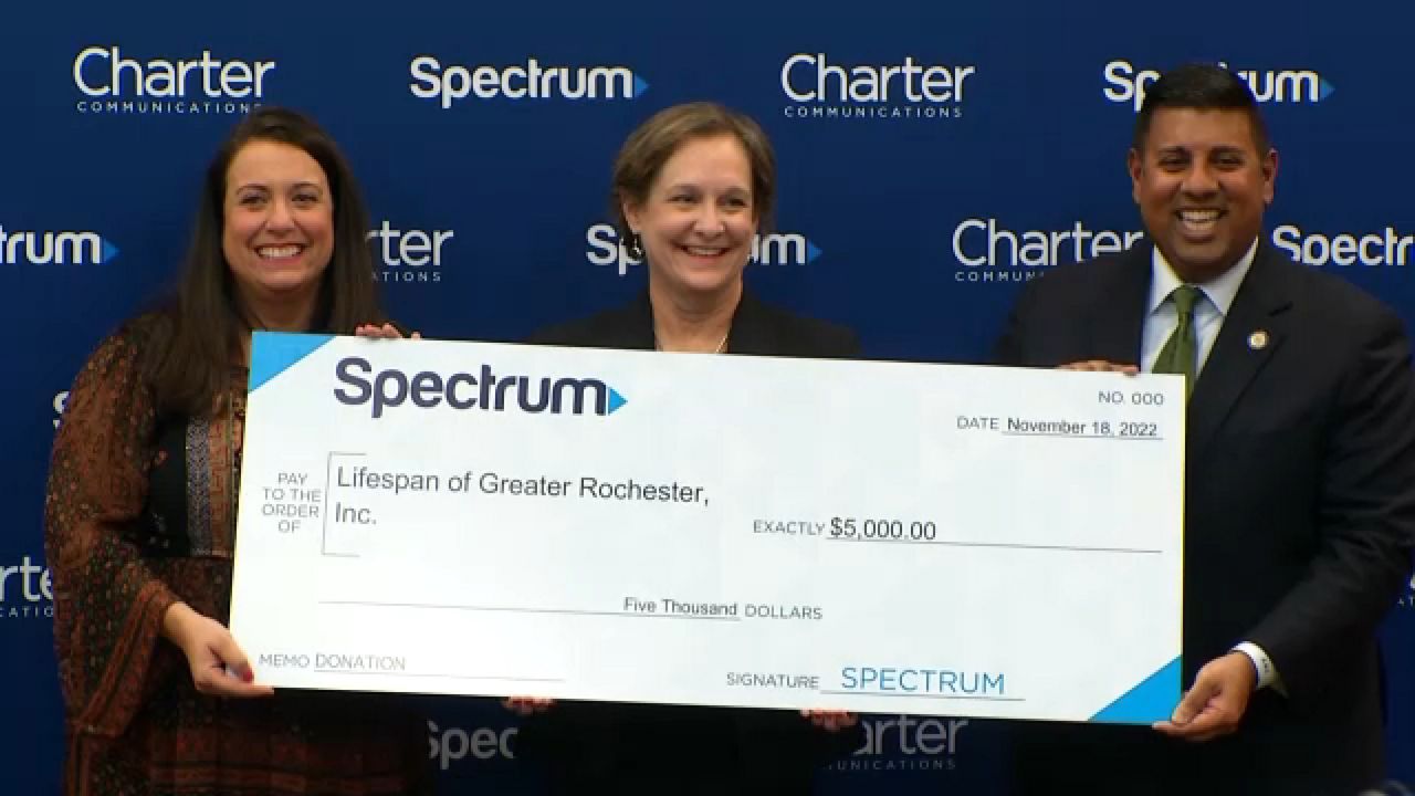 Spectrum donates $5,000 to Lifespan of Greater Rochester