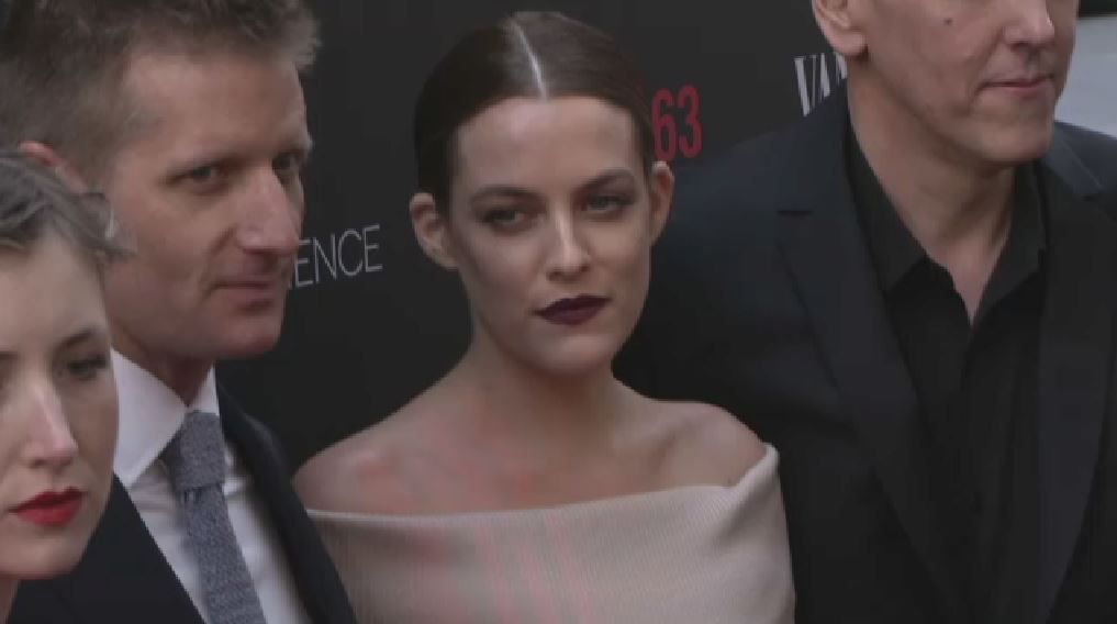 Riley Keough Discusses Her Role in New Starz Series 'The Girlfriend ...