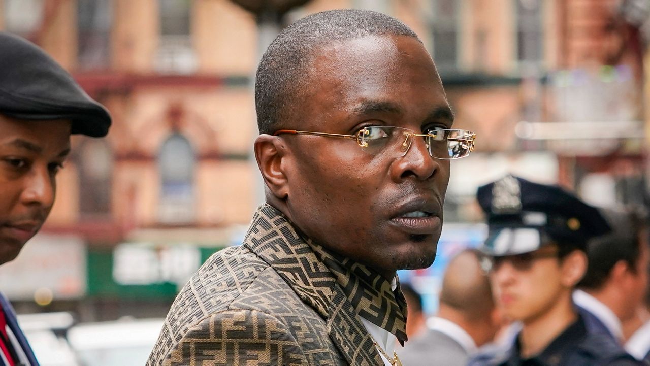 Pastor robbed, loses over $1 million in jewelry
