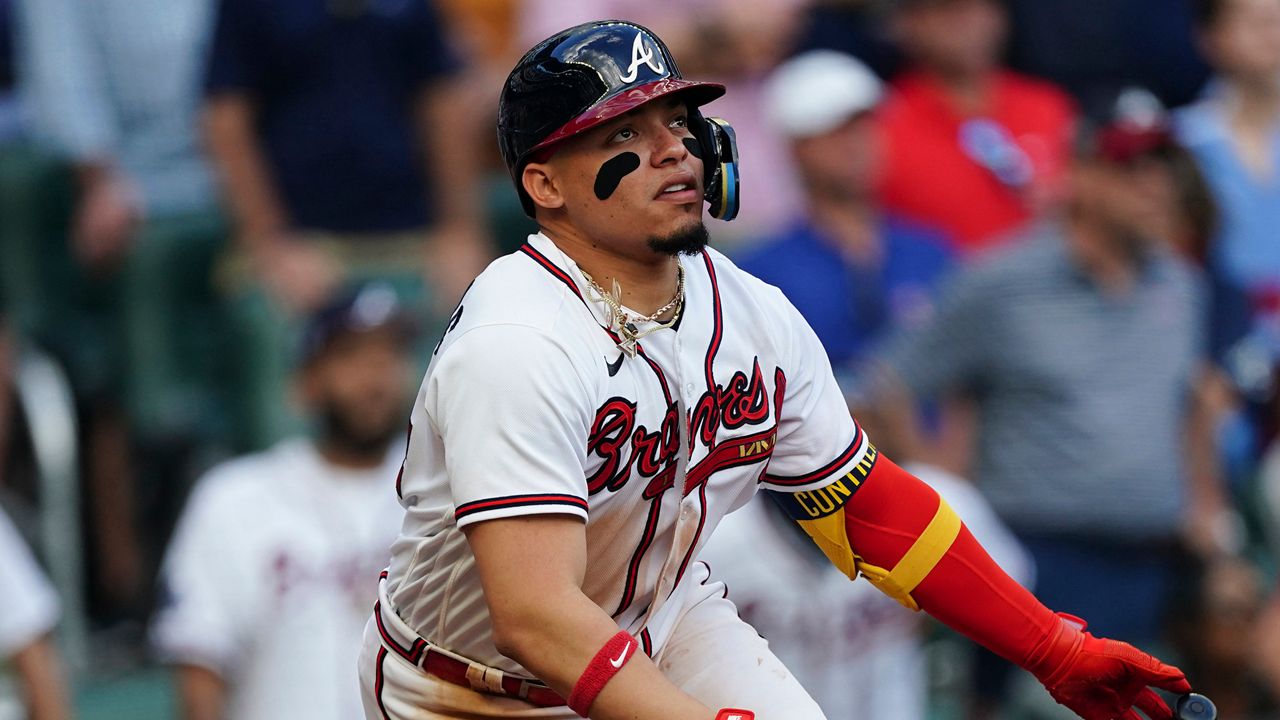 Brewers acquire 2 pitchers, all-star catcher in 3-team trade