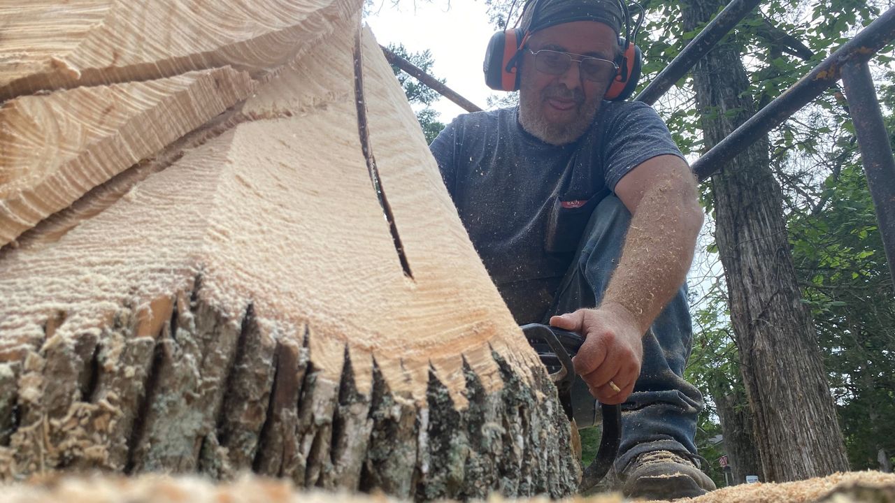 Kentucky man creates wood sculptures with just his chainsaw