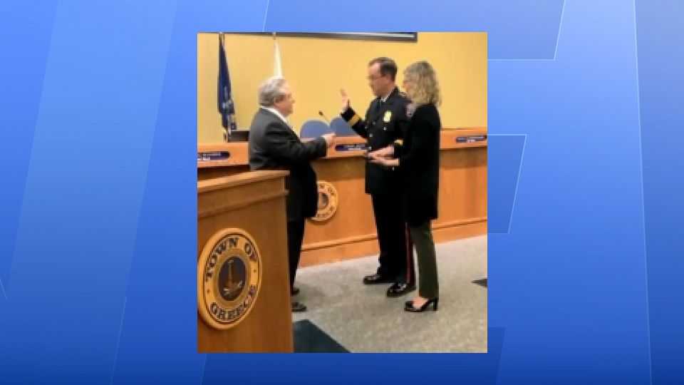 Mike Wood officially sworn in as Greece police chief