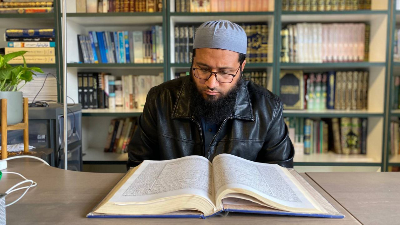 CA Legislature Reconvenes With First Muslim Chaplain
