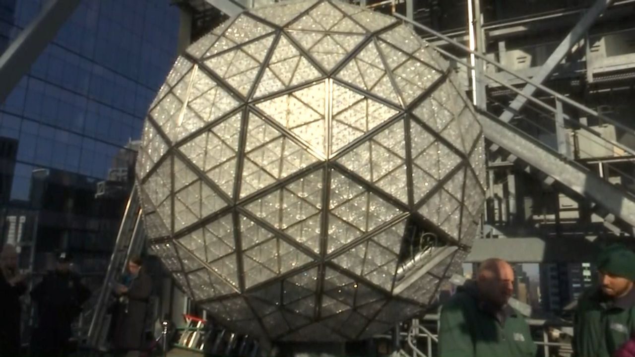Prepara la 'bola' para la fiesta fin de año en Times square