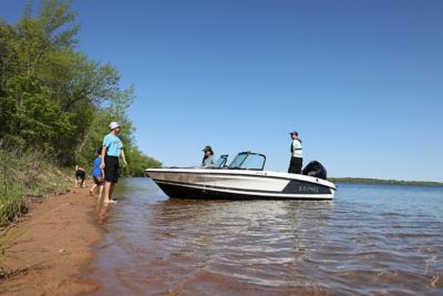 Fiberglass Fish & Ski Sports Boats for Families | Lund® Tyee GL