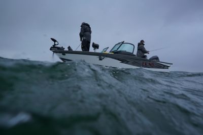 Lund® Pro V 1975 - 19 Foot Best Professional Walleye Fishing Boat