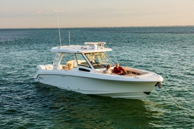 350 Realm | Luxury Express Cruiser Boat | Boston Whaler