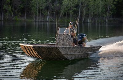 Crestliner Fishing Boats |1860 Retriever Center Console