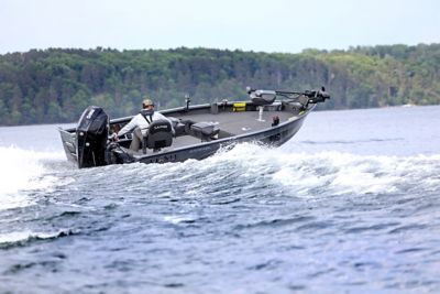 Lund® Pro Guide 2075 - 20 Foot Tiller Drive Walleye Fishing Boat