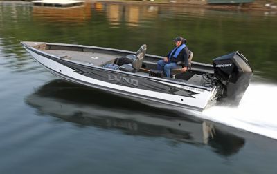 Lund® Pro Guide 2075 - 20 Foot Tiller Drive Walleye Fishing Boat