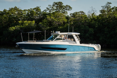 420 Outrage | High Performing Center Console Boat | Boston Whaler