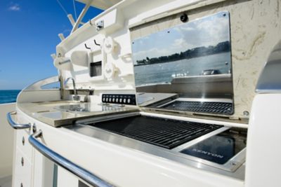 420 Outrage | High Performing Center Console Boat | Boston Whaler