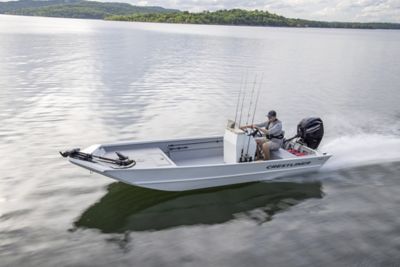 Crestliner Fishing Boats |1860 Retriever Rear Center Console