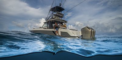420 Outrage | High Performing Center Console Boat | Boston Whaler